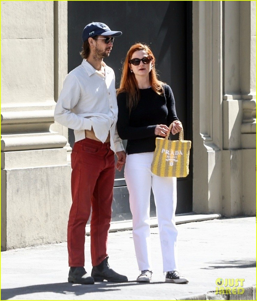 Bonnie Wright & Husband Andrew Lococo See The Sights of Florence ...
