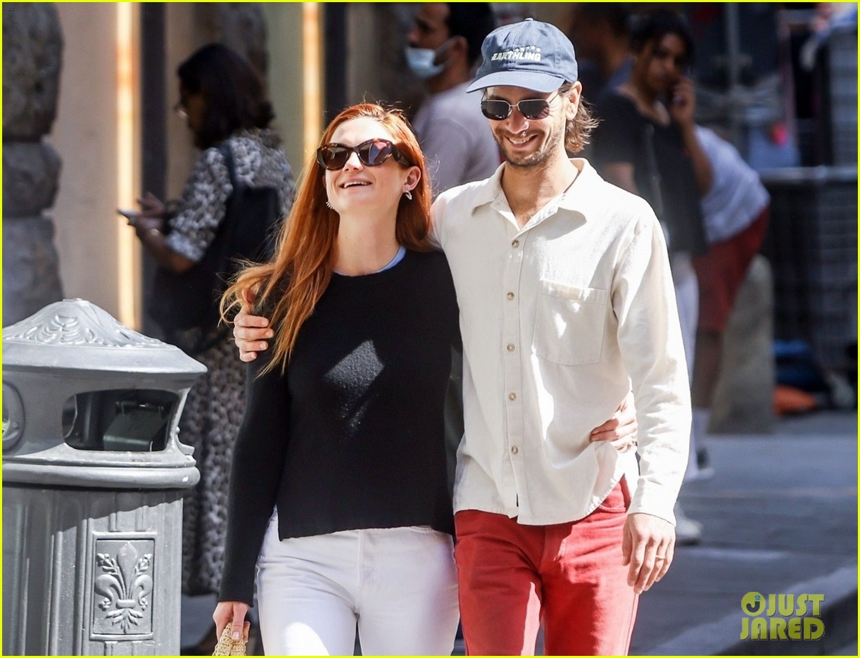 Bonnie Wright & Husband Andrew Lococo See The Sights of Florence ...