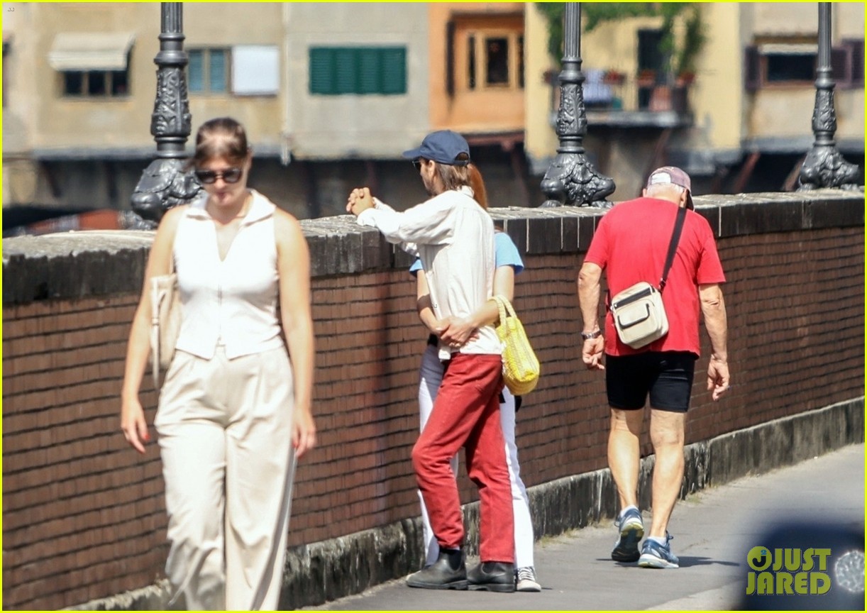 Bonnie Wright & Husband Andrew Lococo See The Sights of Florence ...