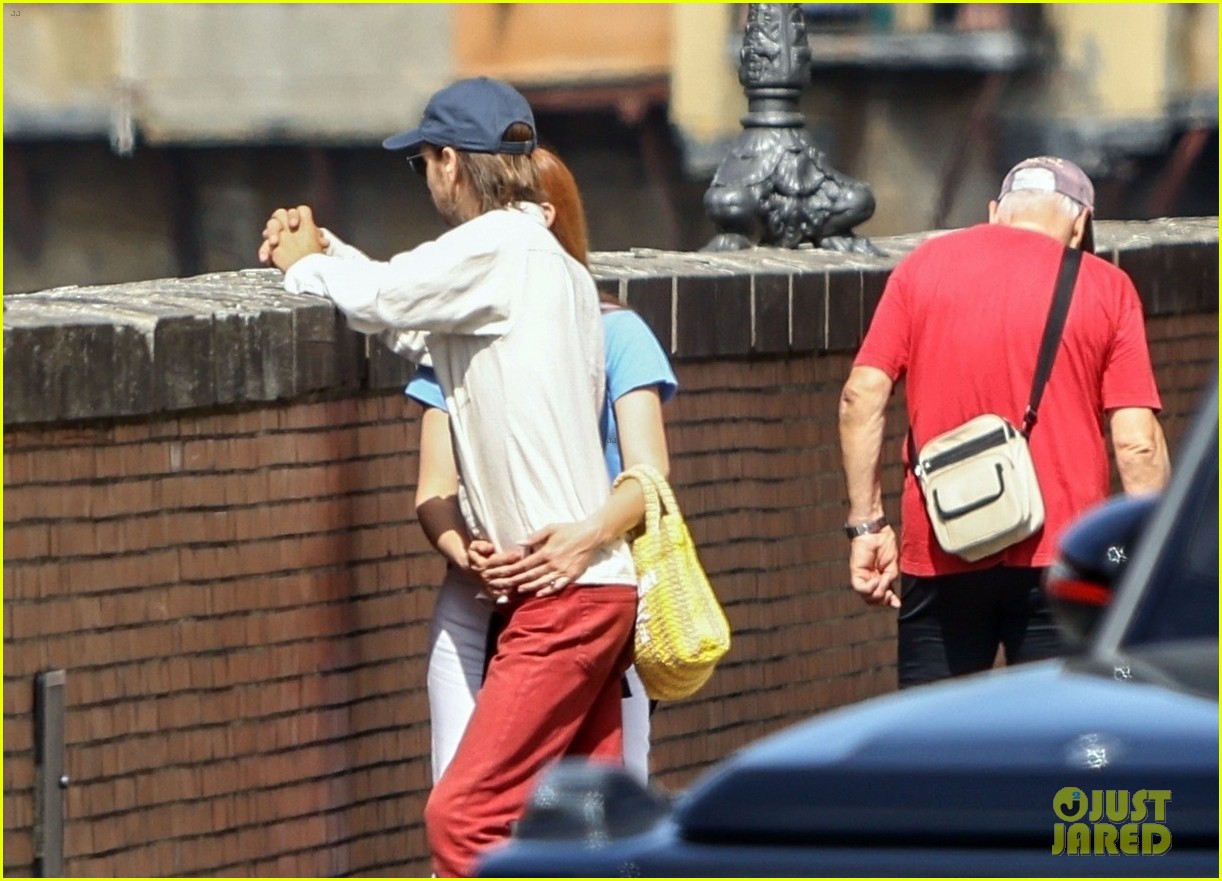 Bonnie Wright & Husband Andrew Lococo See The Sights of Florence ...