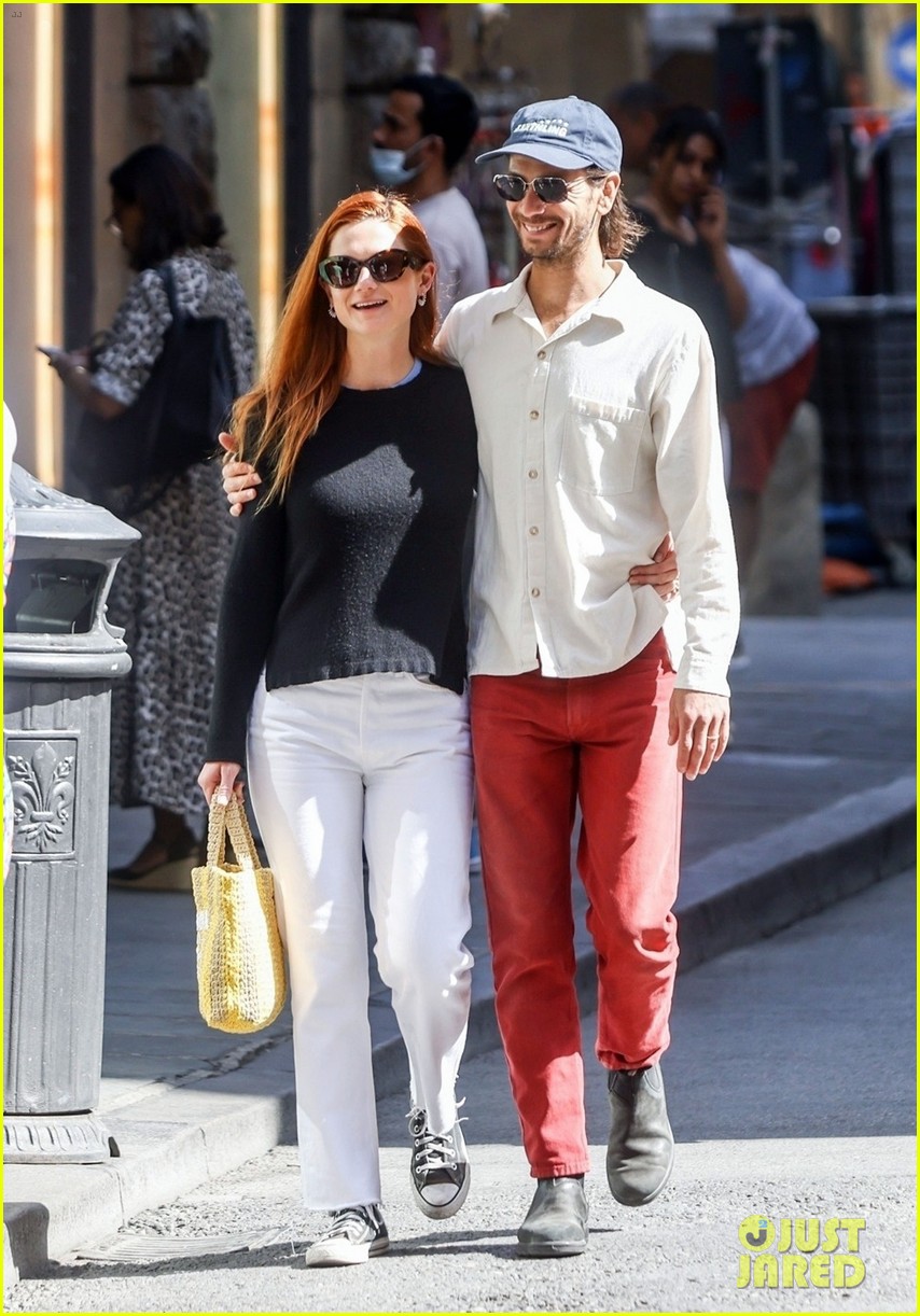 Bonnie Wright & Husband Andrew Lococo See The Sights of Florence ...