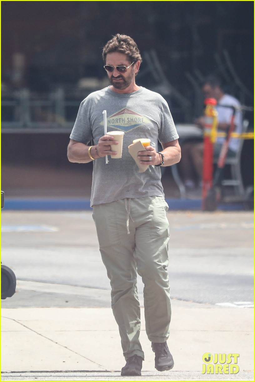 Gerard Butler Goes for Juice Run During Day Out in Brentwood: Photo ...