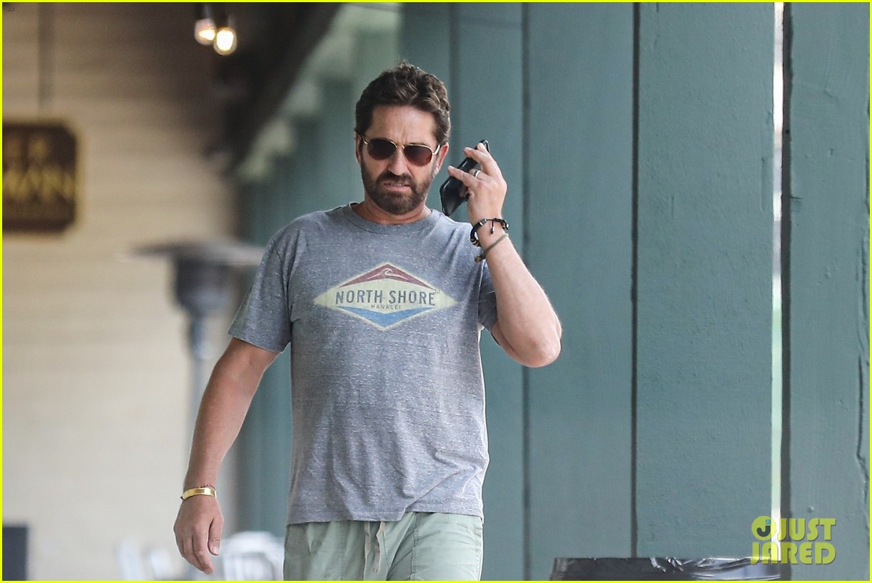 Gerard Butler Goes for Juice Run During Day Out in Brentwood: Photo ...