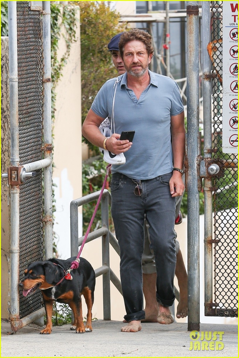 Gerard Butler Kicks Off the Weekend With a Malibu Beach Stroll (Photos ...