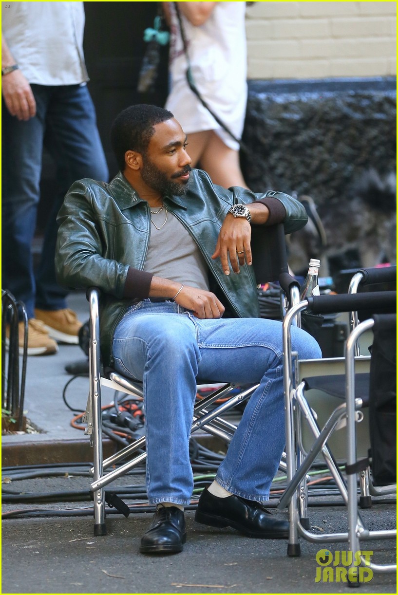 Donald Glover Shows Off Major Muscles On Set of 'Mr. & Mrs. Smith ...