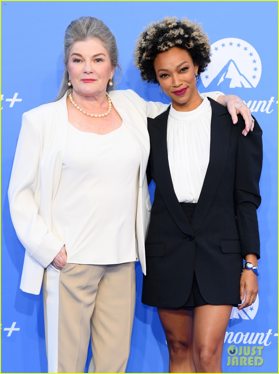 Jessica Chastain, Viola Davis & Michelle Pfeiffer Lead The Stars at ...