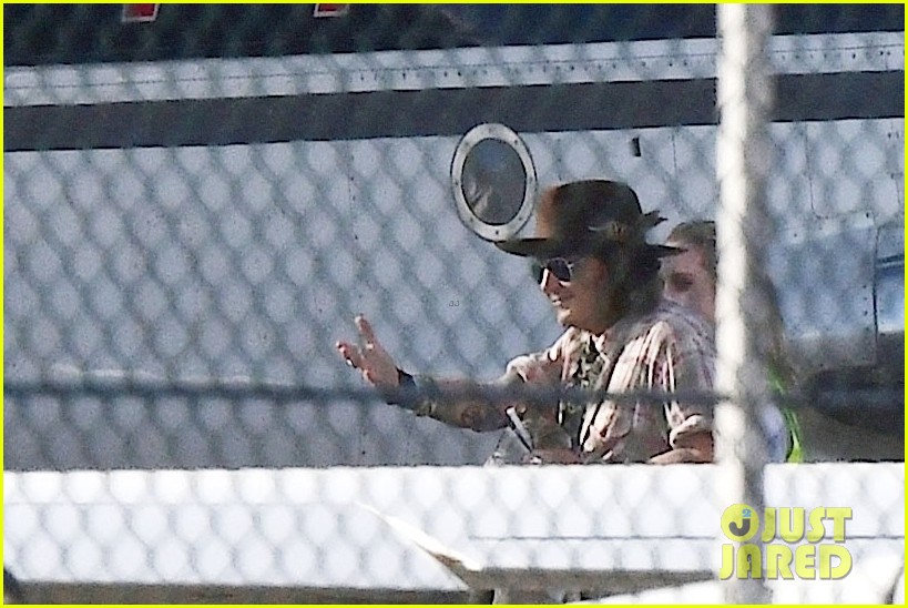 Johnny Depp Takes Private Plane Out of France: Photo 4782464 | Johnny ...