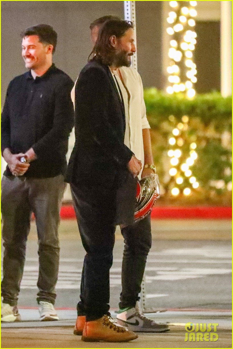 Keanu Reeves Rides Home on His Motorcycle After Grabbing Dinner with ...