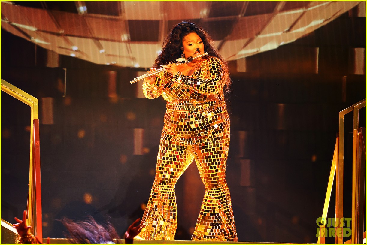 Lizzo Opens BET Awards 2022 with Performance of 'About Damn Time ...