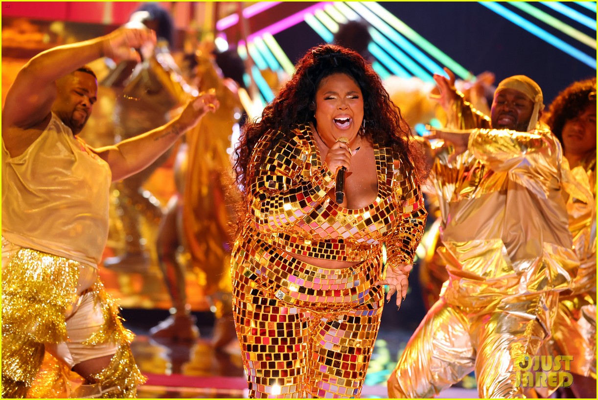 Lizzo Opens BET Awards 2022 with Performance of 'About Damn Time ...