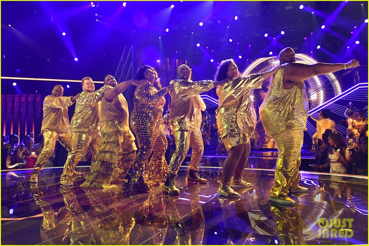 Lizzo Opens BET Awards 2022 with Performance of 'About Damn Time ...