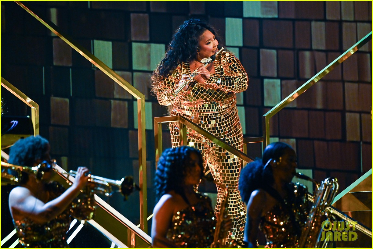 Lizzo Opens BET Awards 2022 with Performance of 'About Damn Time ...