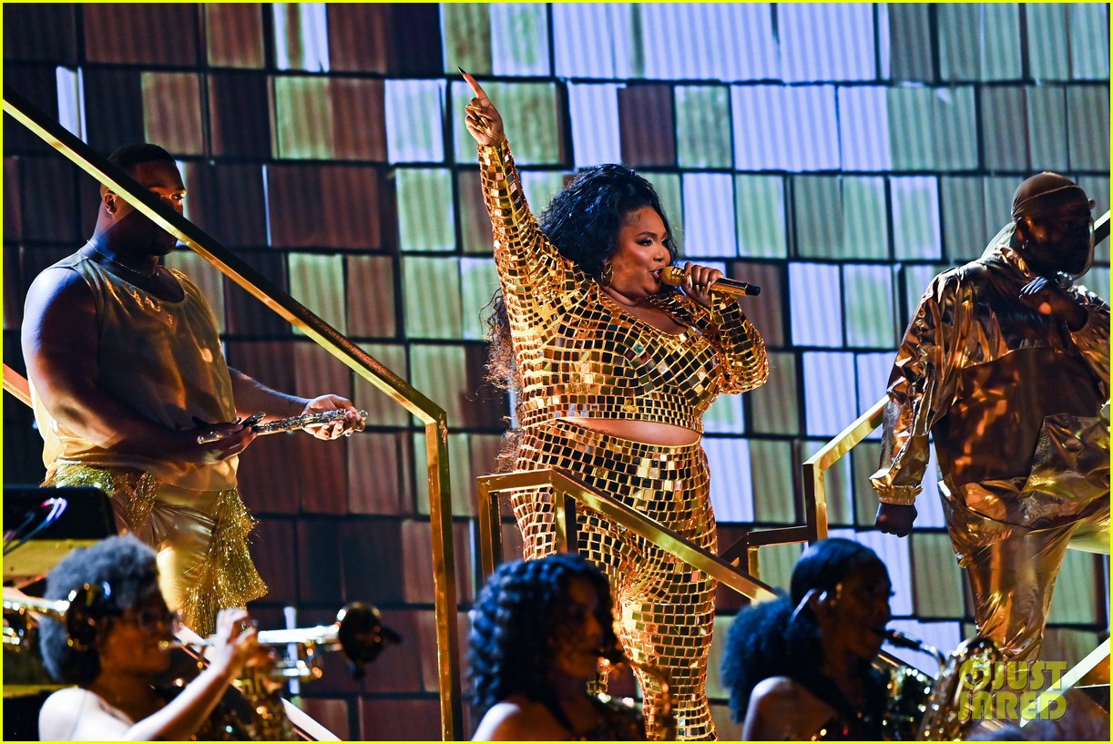 Lizzo Opens BET Awards 2022 with Performance of 'About Damn Time ...