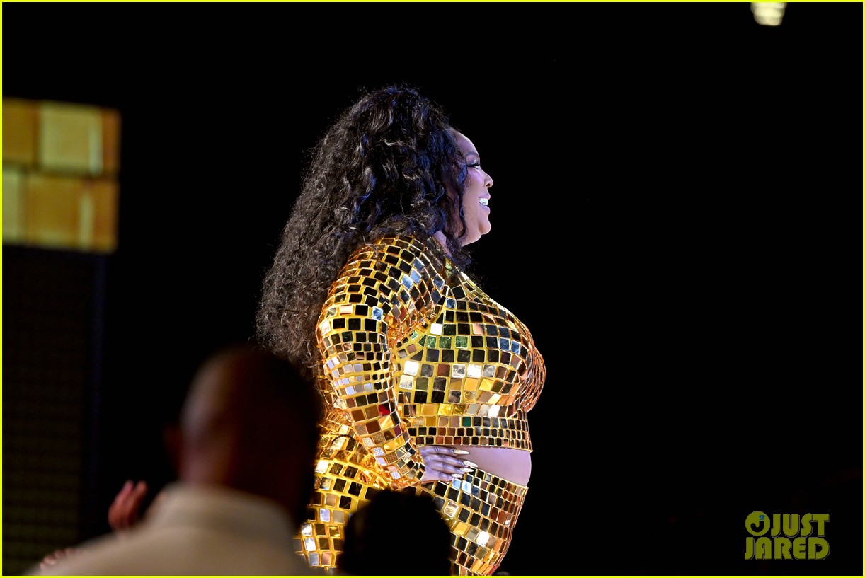 Lizzo Opens BET Awards 2022 with Performance of 'About Damn Time ...
