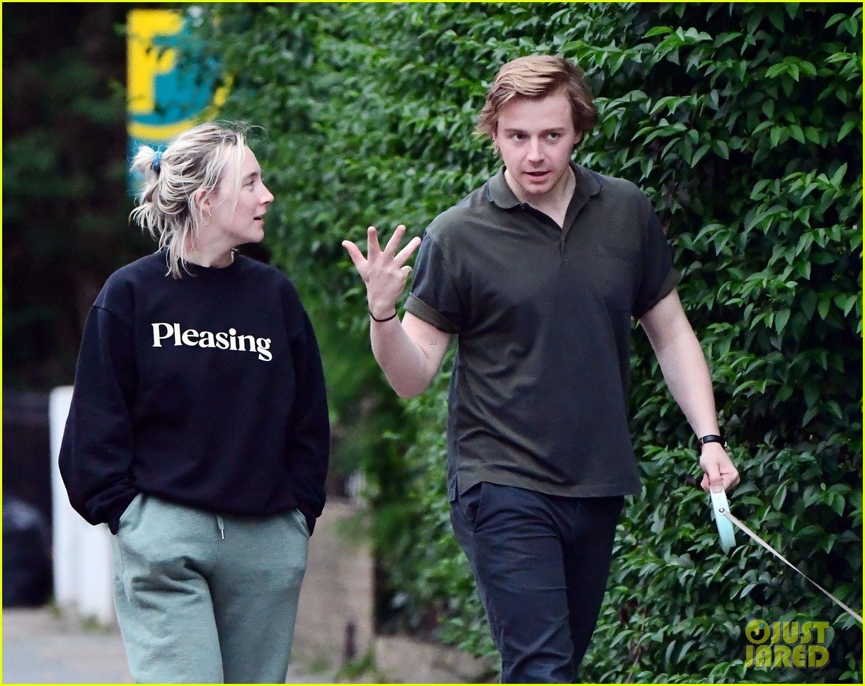 Saoirse Ronan & Boyfriend Jack Lowden Enjoy Rare Day Out in London ...