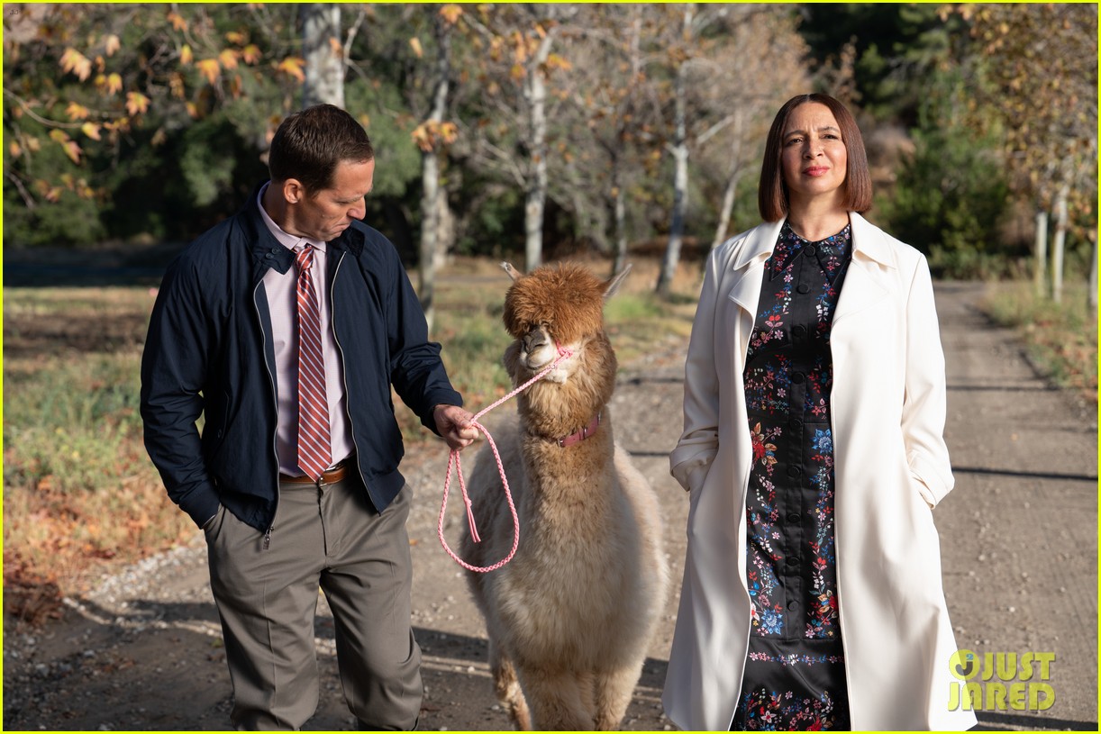 Maya Rudolph Gets A New Lease on Life in First 'Loot' Trailer For Apple ...