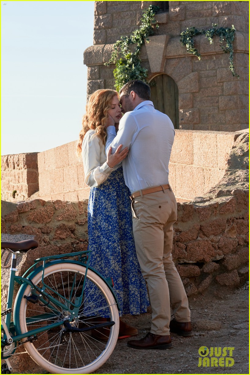 Rachelle Lefevre Can't Stop Laughing at Luke Macfarlane In This Funny ...