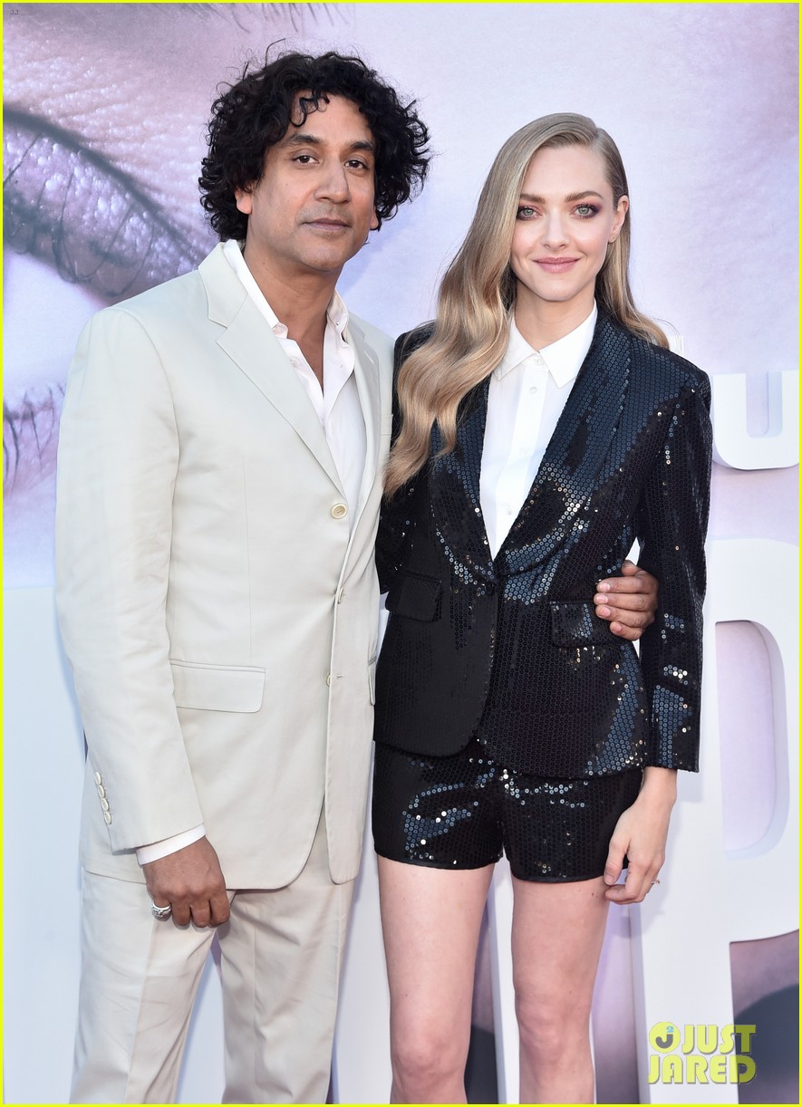 Amanda Seyfried Wears Sparkling Outfit at 'The Dropout' FYC Event with ...