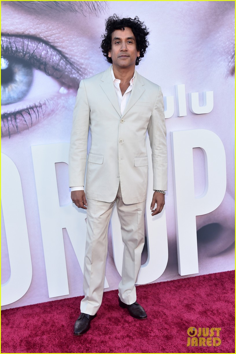 Amanda Seyfried Wears Sparkling Outfit at 'The Dropout' FYC Event with ...