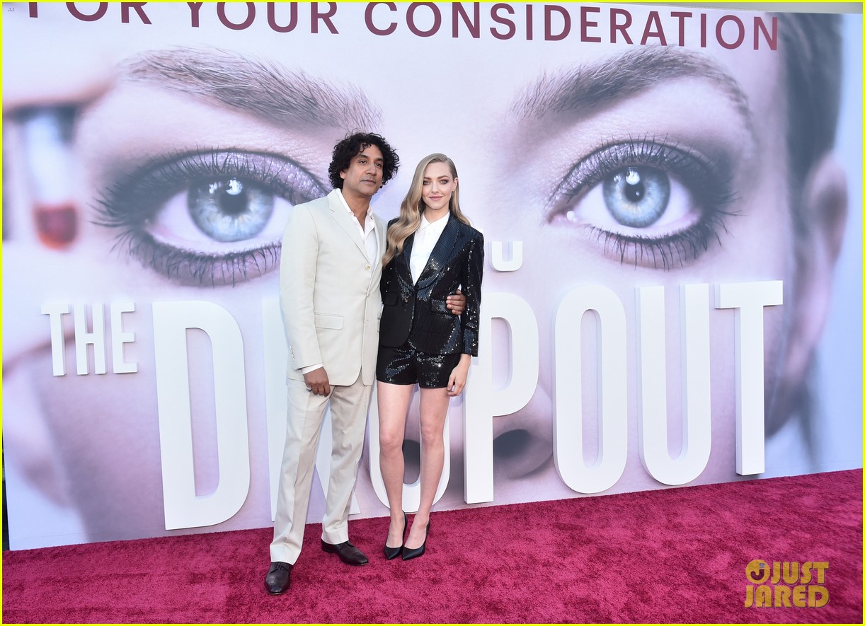 Amanda Seyfried Wears Sparkling Outfit at 'The Dropout' FYC Event with ...