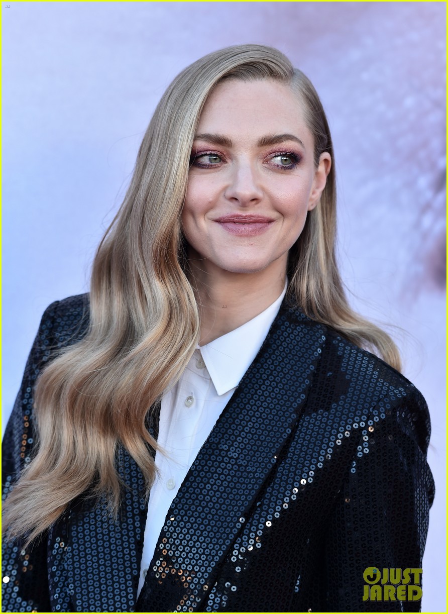 Amanda Seyfried Wears Sparkling Outfit at 'The Dropout' FYC Event with ...