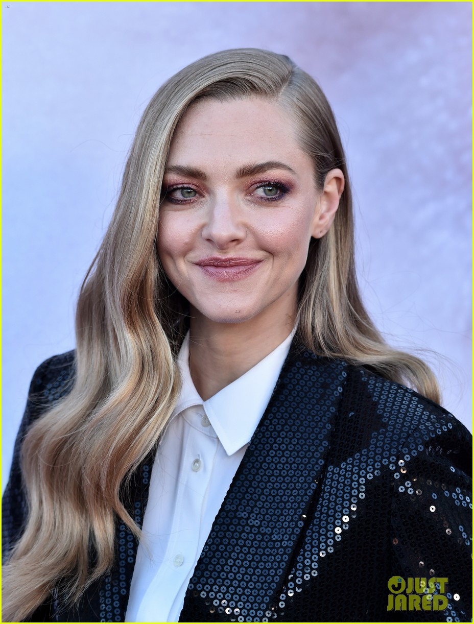 Amanda Seyfried Wears Sparkling Outfit at 'The Dropout' FYC Event with ...