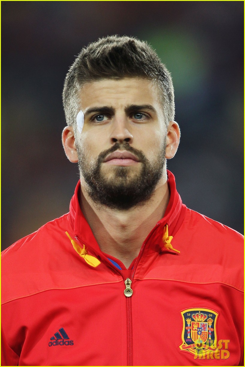 Gerard Pique Is 'Suffering' Amid Split from Shakira, Says President of ...