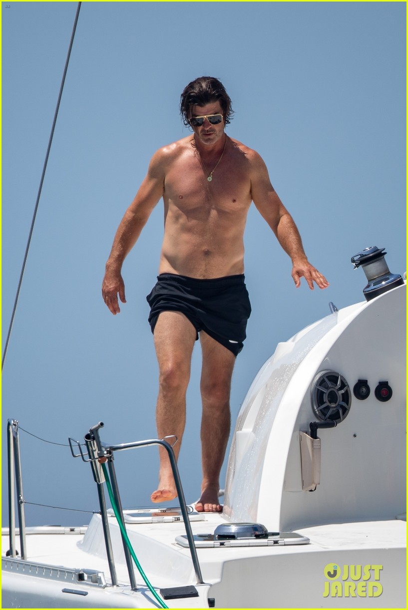 Robin Thicke Goes Shirtless for Yacht Day in Cabo (Photos): Photo ...