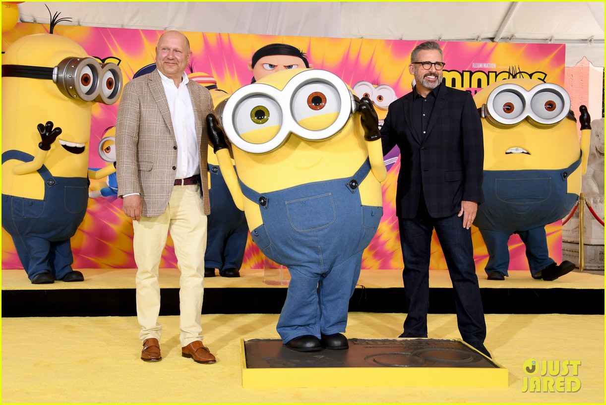 Steve Carell Signs 'Rise of Gru' Minions Names For Hand & Footprint ...