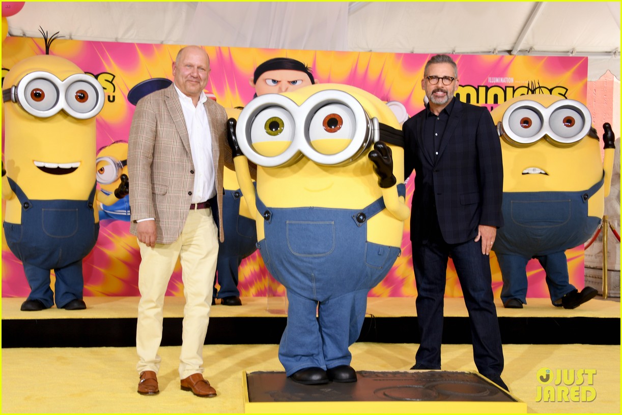 Steve Carell Signs 'Rise of Gru' Minions Names For Hand & Footprint ...