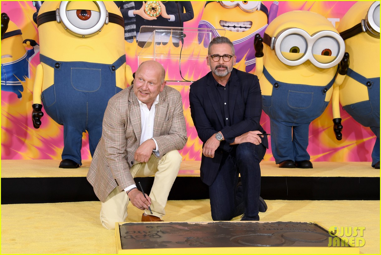 Steve Carell Signs 'Rise of Gru' Minions Names For Hand & Footprint ...