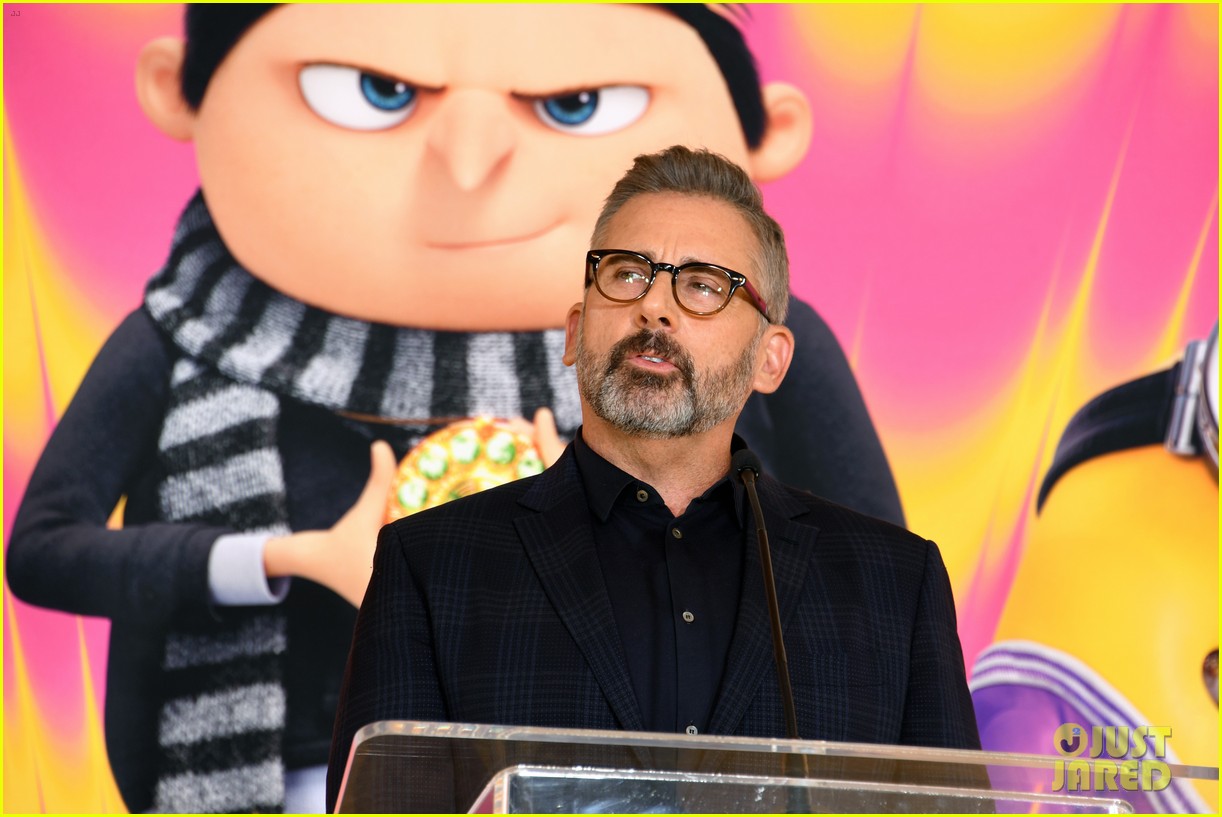 Steve Carell Signs 'Rise of Gru' Minions Names For Hand & Footprint ...