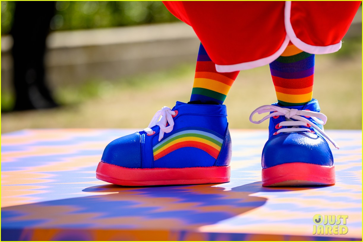 Steve Carell & His Fave Minions, Kevin & Stuart, Promote 'Minions: The ...