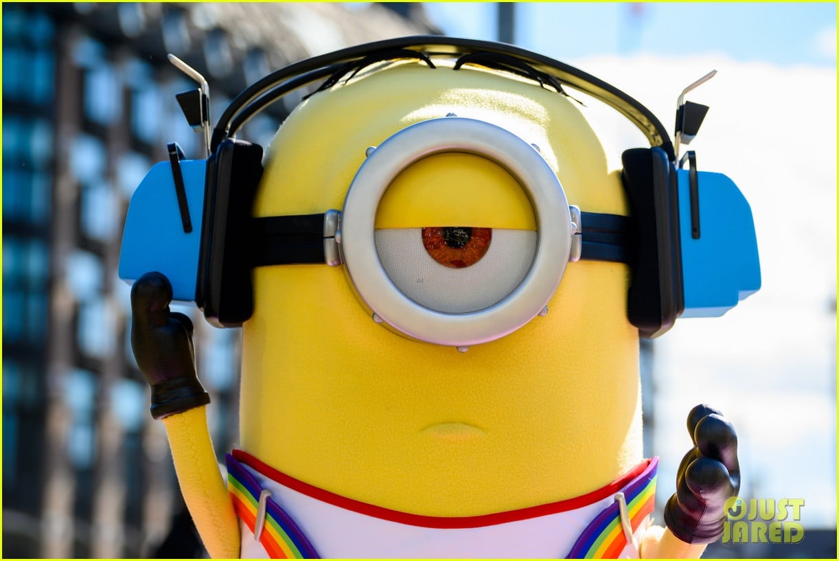 Steve Carell & His Fave Minions, Kevin & Stuart, Promote 'Minions: The ...