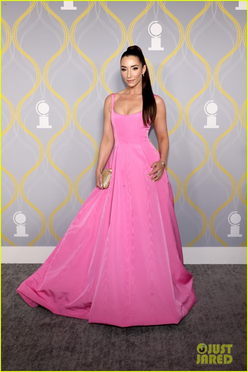 Aaron Tveit & Girlfriend Ericka Hunter Couple Up at Tony Awards 2022 ...