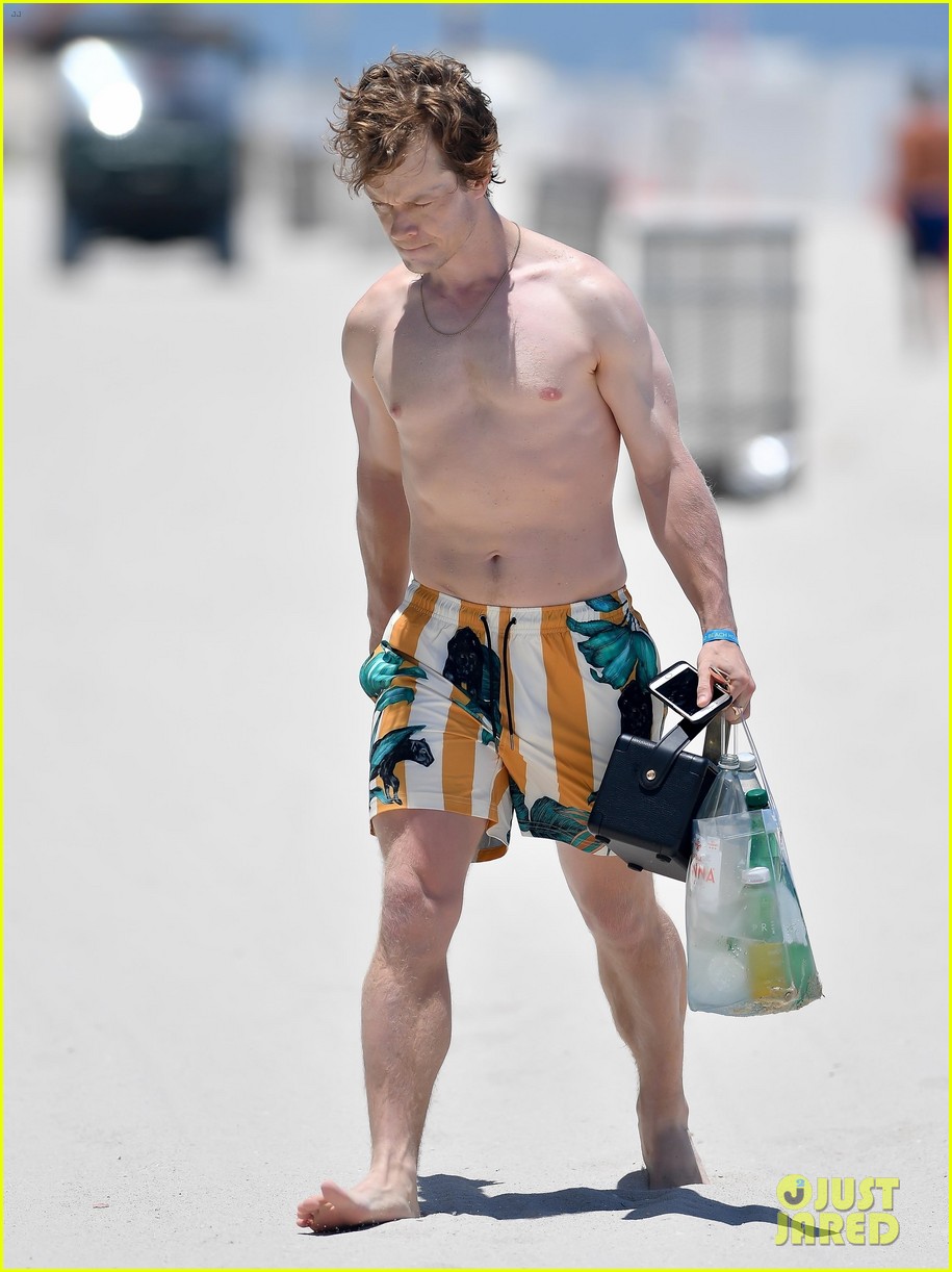 Game Of Thrones Alfie Allen Spotted Shirtless In Miami Photo 4788972