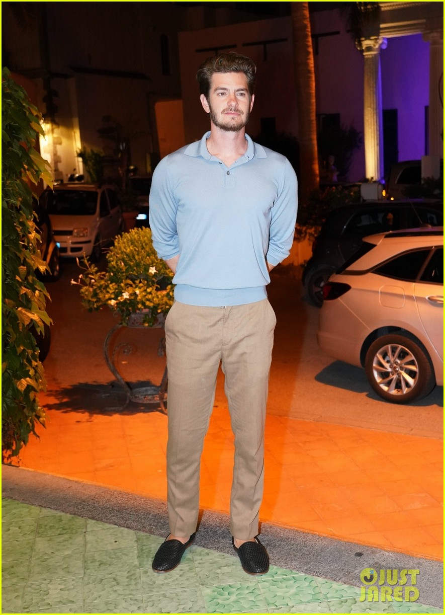Andrew Garfield Hangs Out With Friends Before Ischia Film Festival ...
