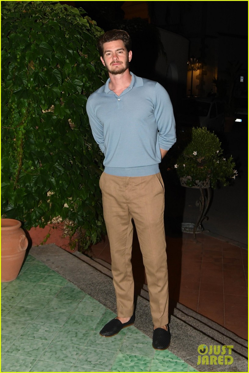 Andrew Garfield Hangs Out With Friends Before Ischia Film Festival ...