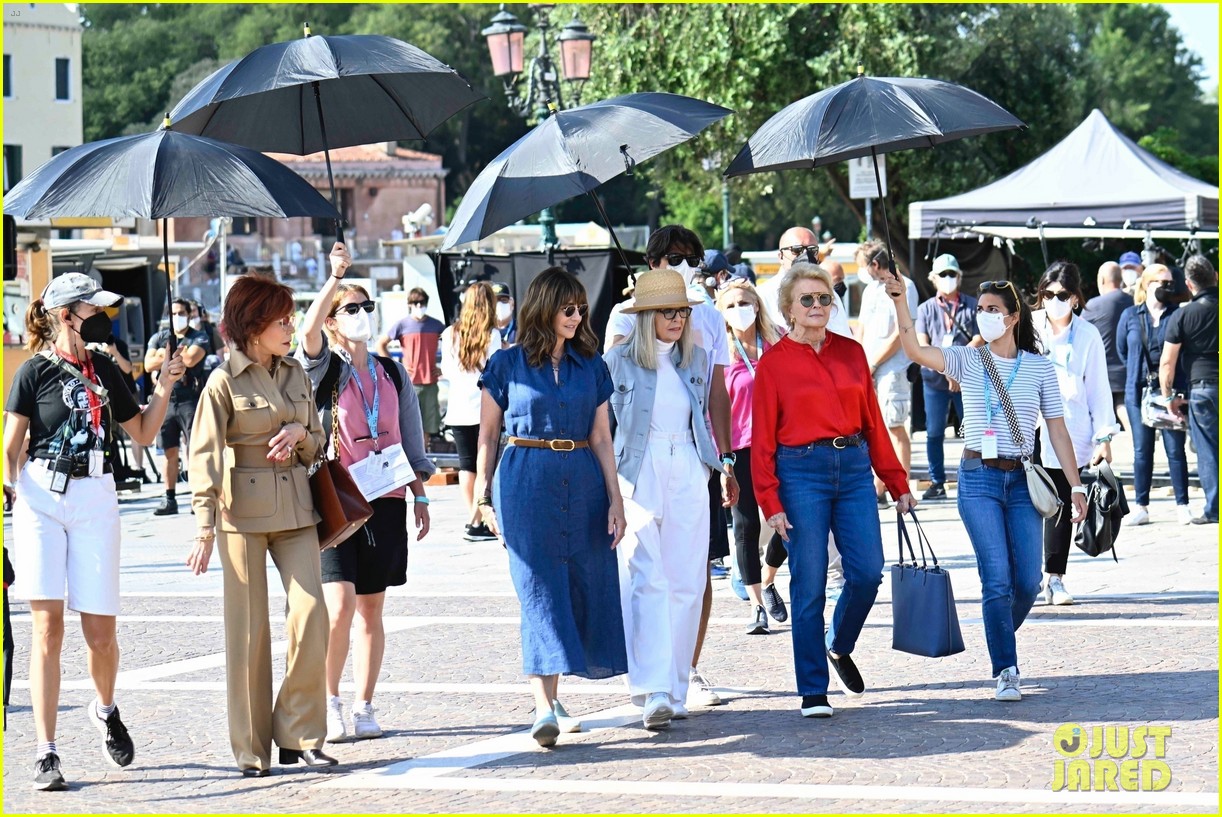 Jane Fonda, Diane Keaton, Candice Bergen & Mary Steenburgen Continue ...