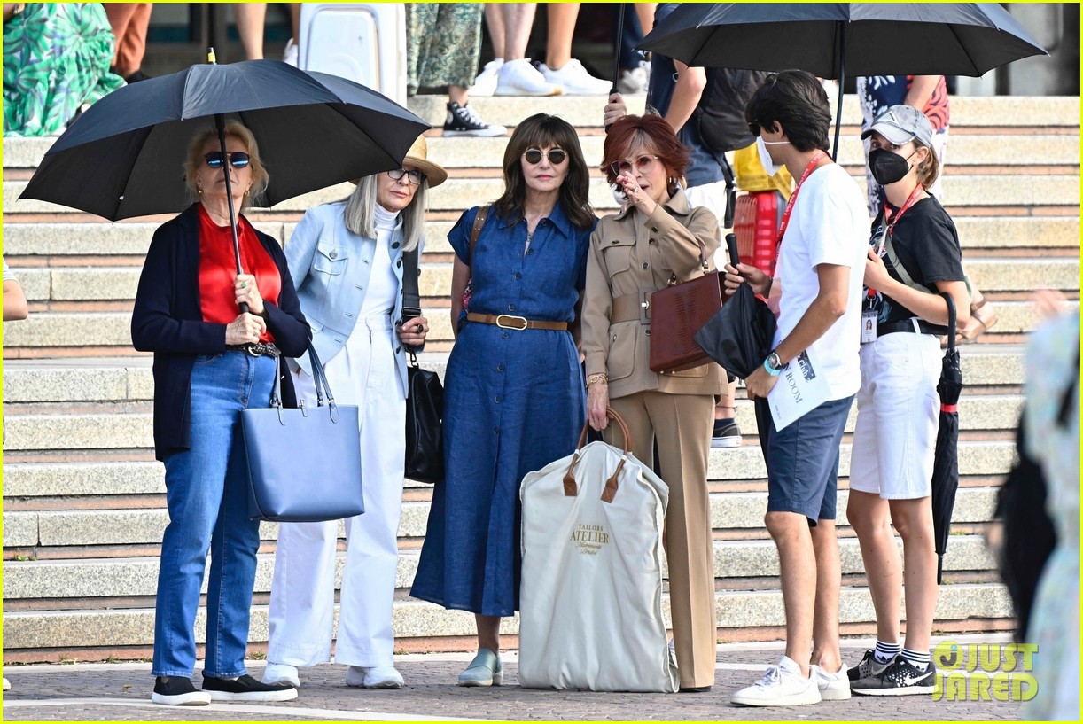 Jane Fonda, Diane Keaton, Candice Bergen & Mary Steenburgen Continue ...