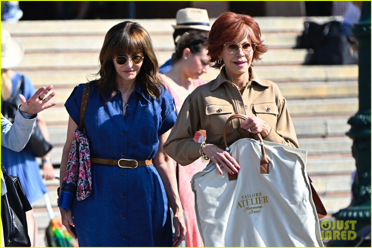 Jane Fonda, Diane Keaton, Candice Bergen & Mary Steenburgen Continue ...