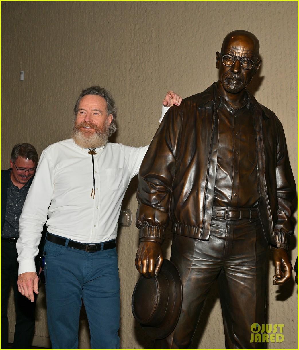 'Breaking Bad' Stars Bryan Cranston, Aaron Paul & More Attend Statue ...