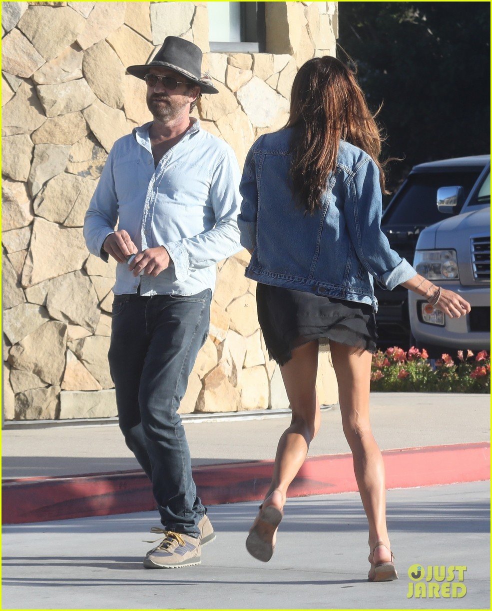 Gerard Butler Spotted Dancing in a Parking Lot with Longtime Girlfriend ...