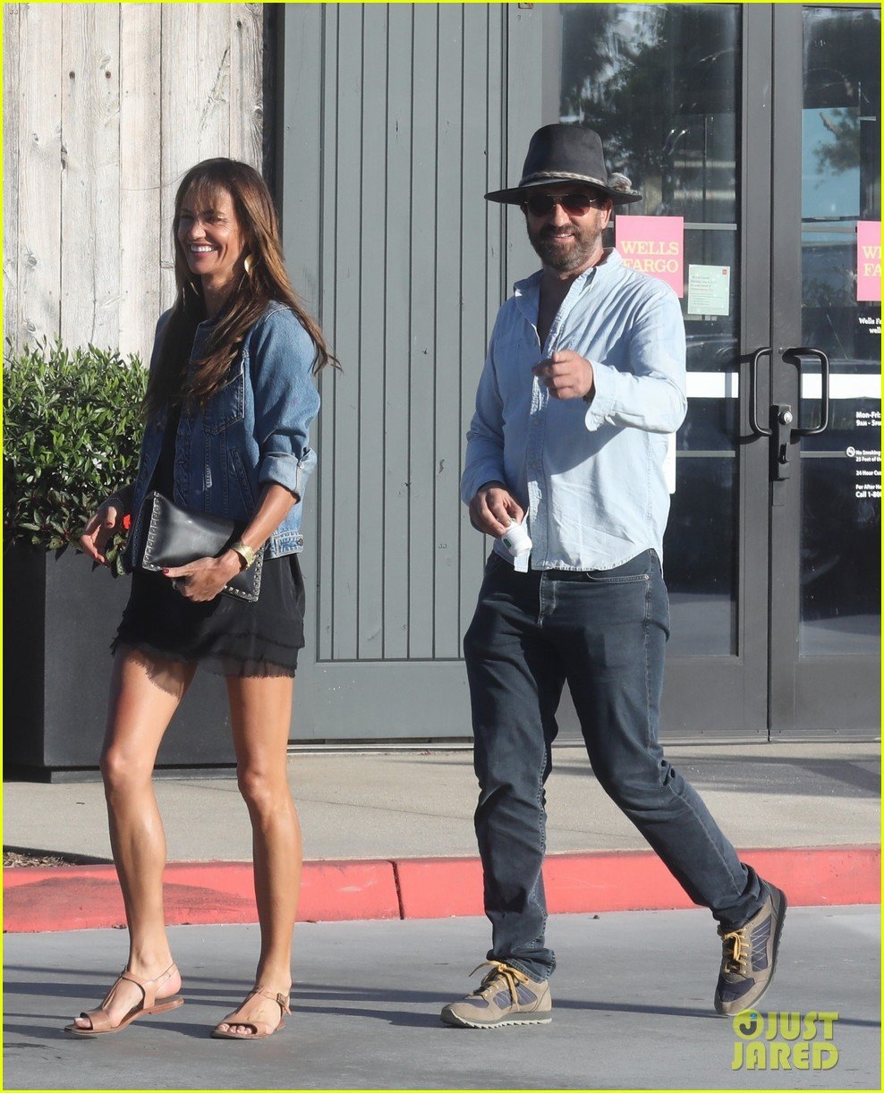 Gerard Butler Spotted Dancing in a Parking Lot with Longtime Girlfriend ...