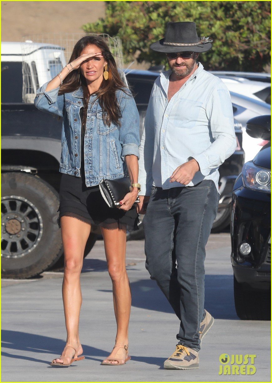 Gerard Butler Spotted Dancing in a Parking Lot with Longtime Girlfriend ...