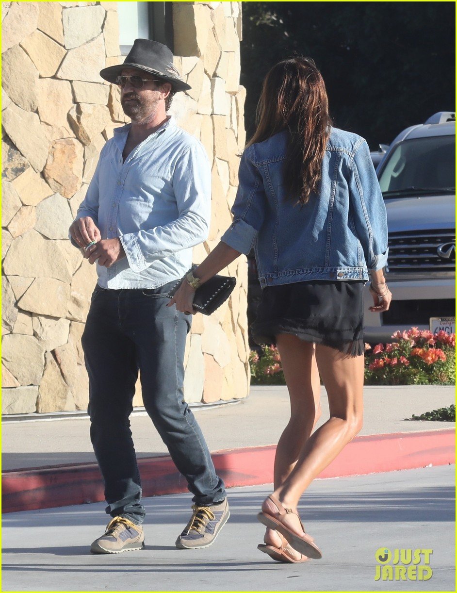 Gerard Butler Spotted Dancing in a Parking Lot with Longtime Girlfriend ...