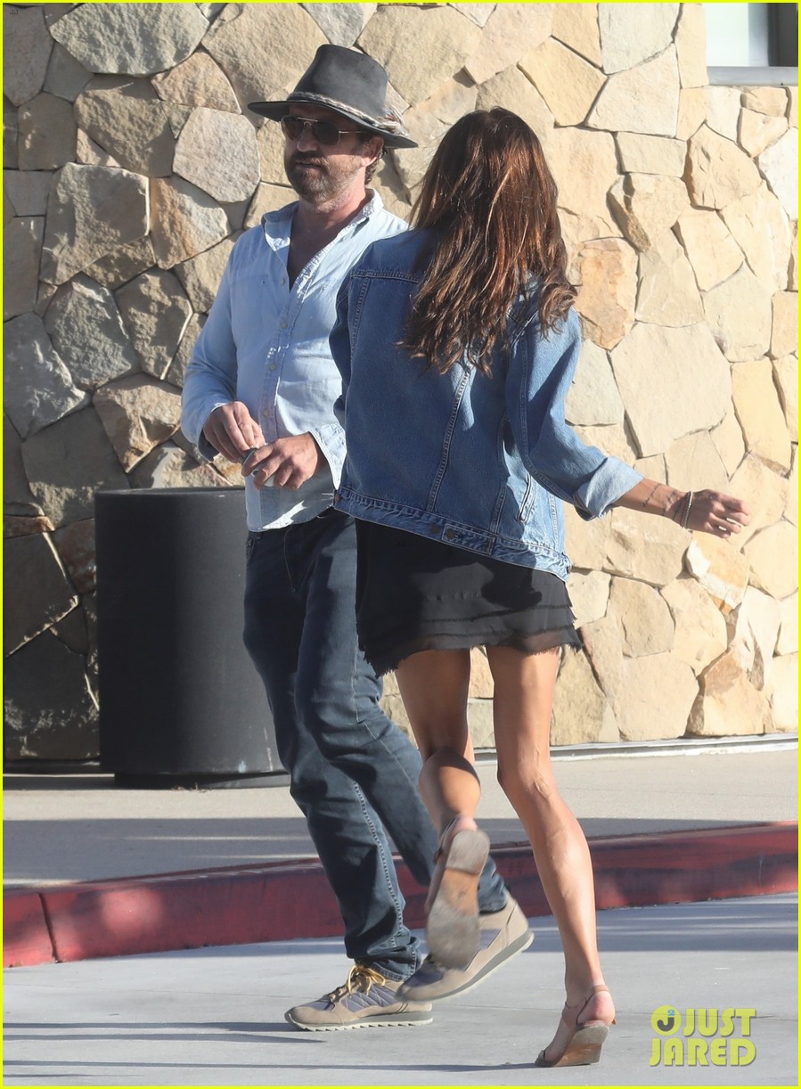 Gerard Butler Spotted Dancing in a Parking Lot with Longtime Girlfriend ...