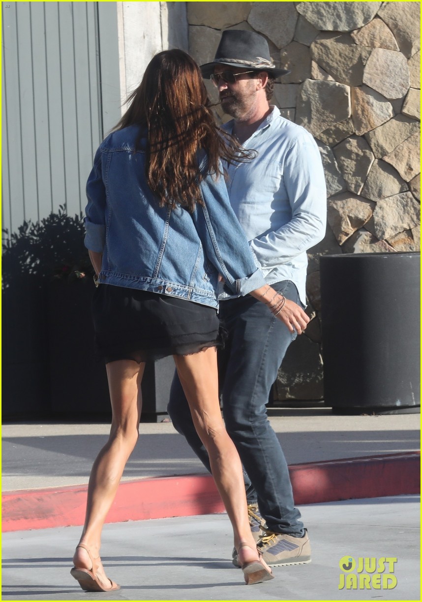 Gerard Butler Spotted Dancing in a Parking Lot with Longtime Girlfriend ...