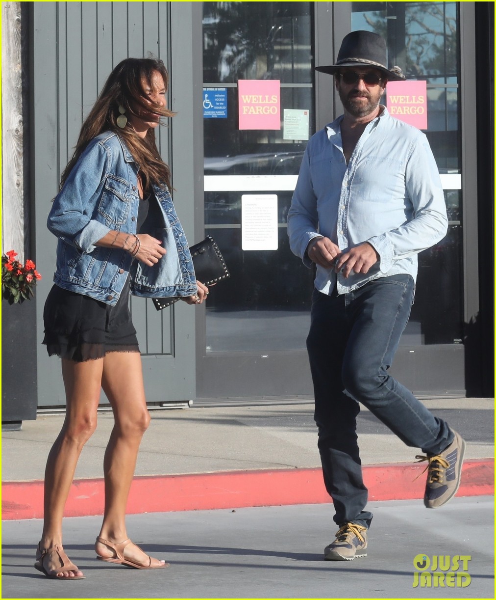 Gerard Butler Spotted Dancing in a Parking Lot with Longtime Girlfriend ...