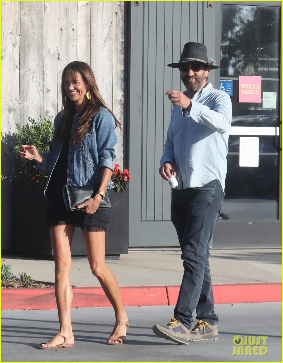 Gerard Butler Spotted Dancing in a Parking Lot with Longtime Girlfriend ...